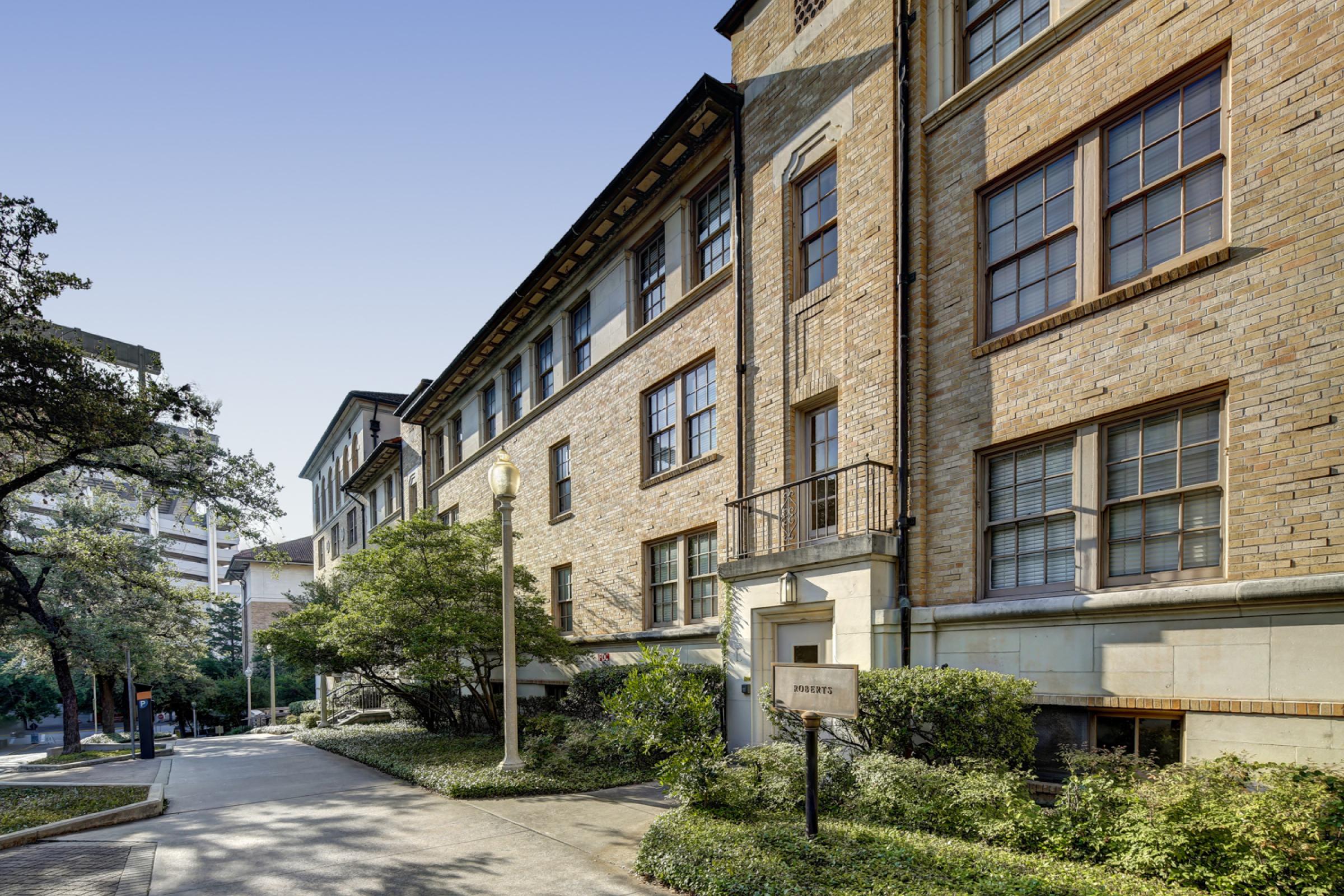 Roberts Hall | University Housing and Dining
